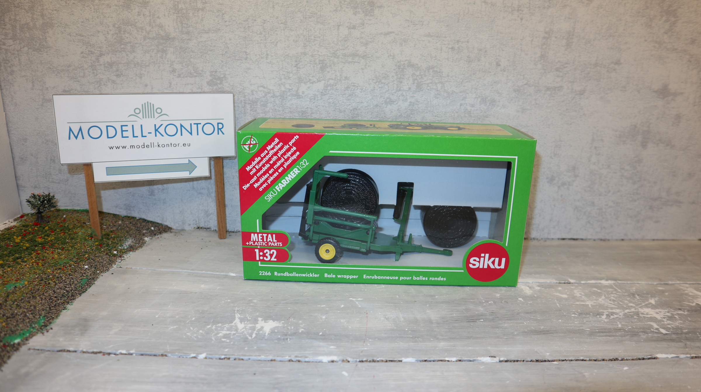 Siku 2266 in 1:32, John Deere Ballenwickler, Sondermodell Irland