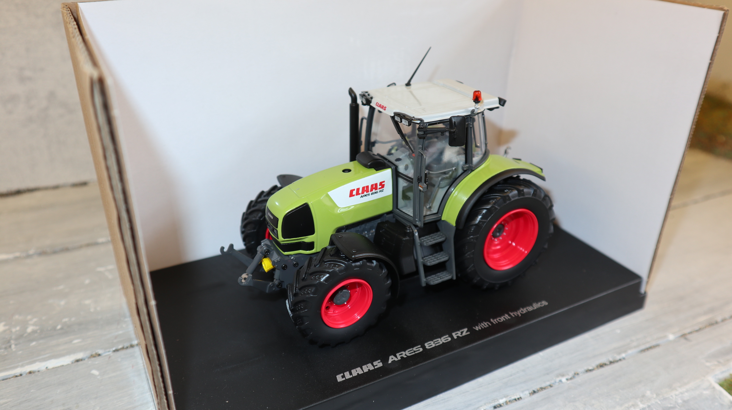 Universal Hobbies UH 0267169 in 1:32, Claas Ares 836 RZ mit ...