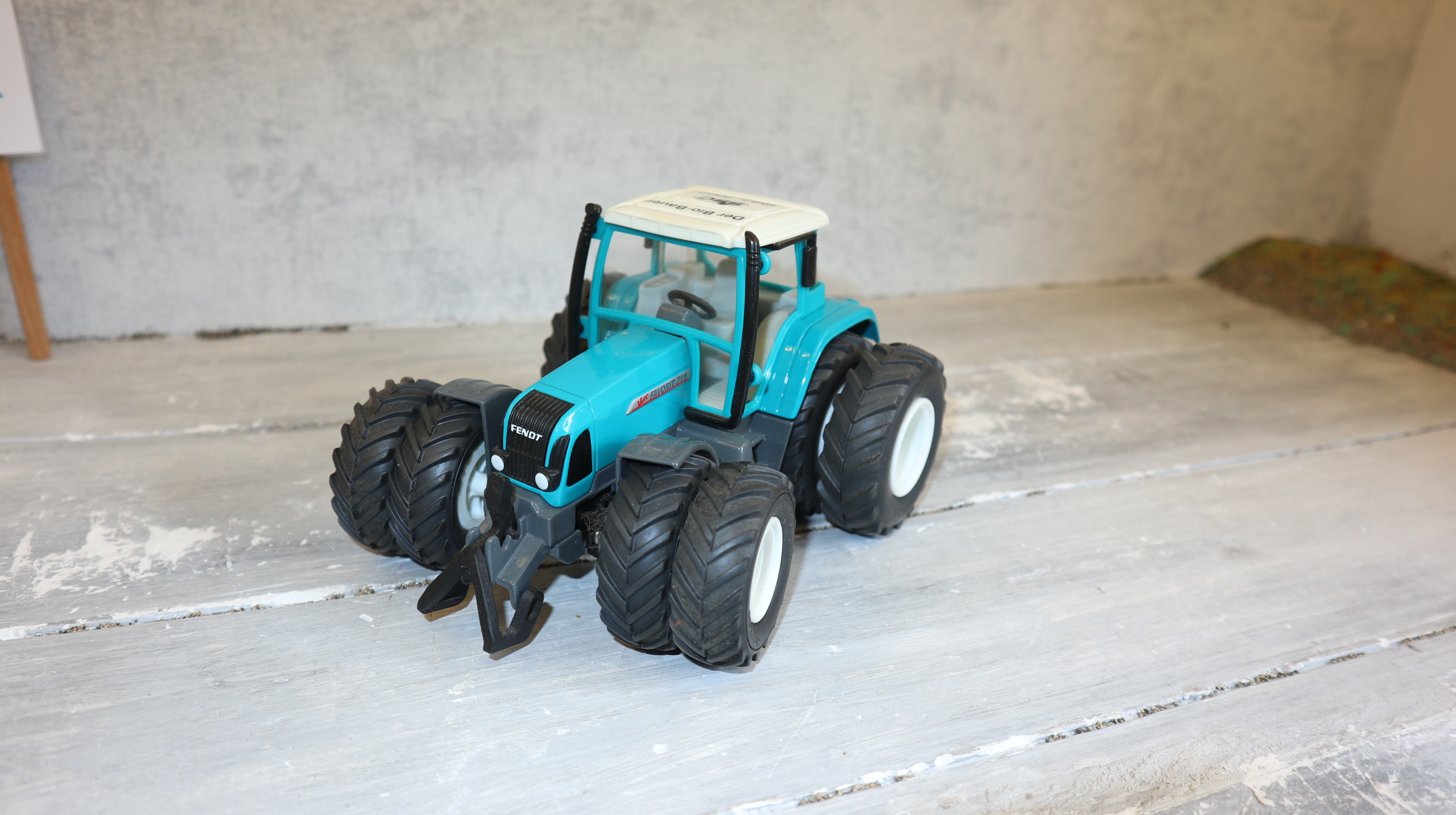 Siku 3250 in 1:32, Fendt 711 türkis SSC 2002 Sondermodell, nur 140 Stück