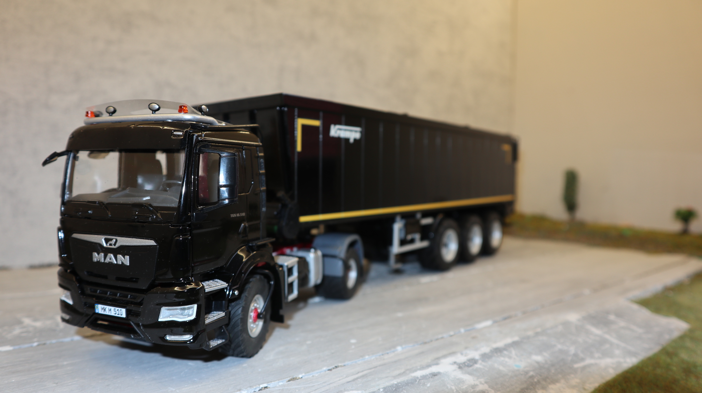 Wiking Set in 1:32, MAN TGS Agrar-KLW mit KRAMPE Abschiebwagen, NEU in OVP