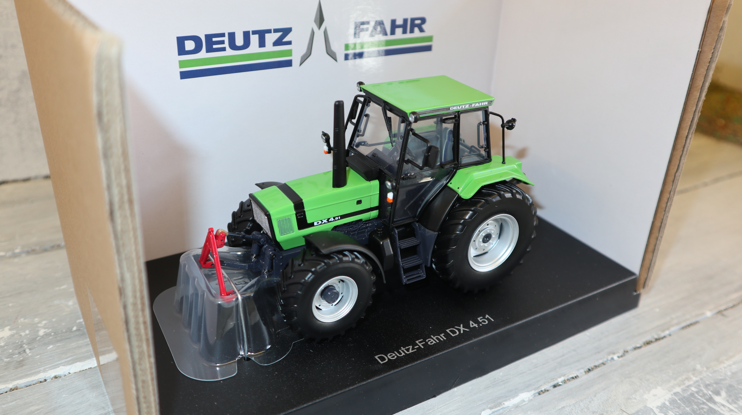 Universal Hobbies UH 4905 in 1:32, Deutz-Fahr 7250 DX 4.51, NEU in OVP