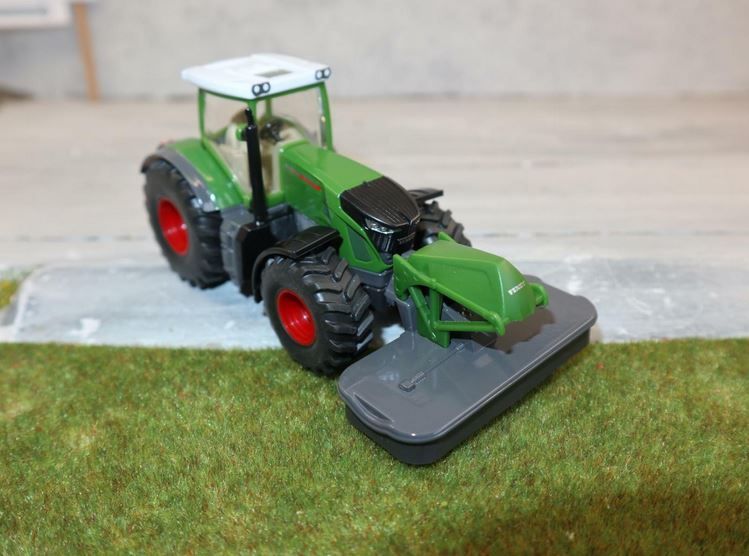 Siku 2000 in 1:50, Fendt 942 mit Frontmähwerk, Neu in OVP | MK 10187